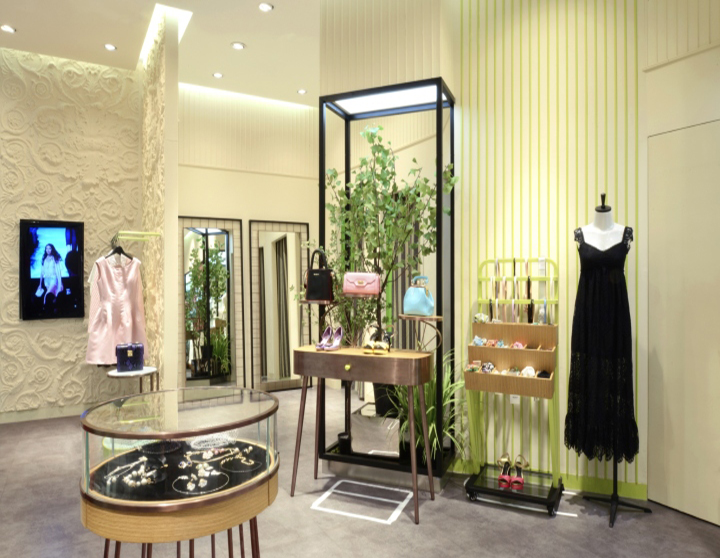 High Quality New Clothing Display Showcase for Store Decor | Funroadisplay