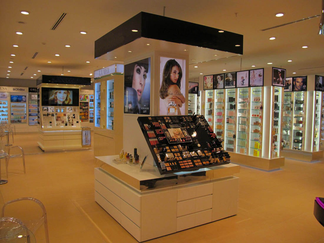 Wooden Showcase Counter for Cosmetic Store Display | Funroadisplay