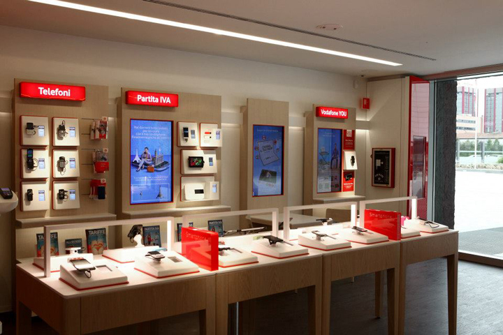 Wooden iPhone Display Showcase for Flagship Store Decor | Funroadisplay