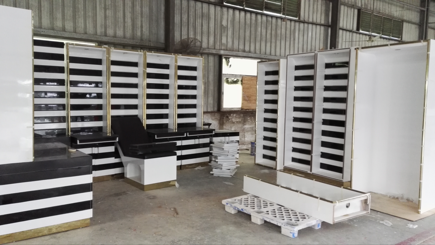 Customized MDF Display Counter for Luxury Brand Store Design ...