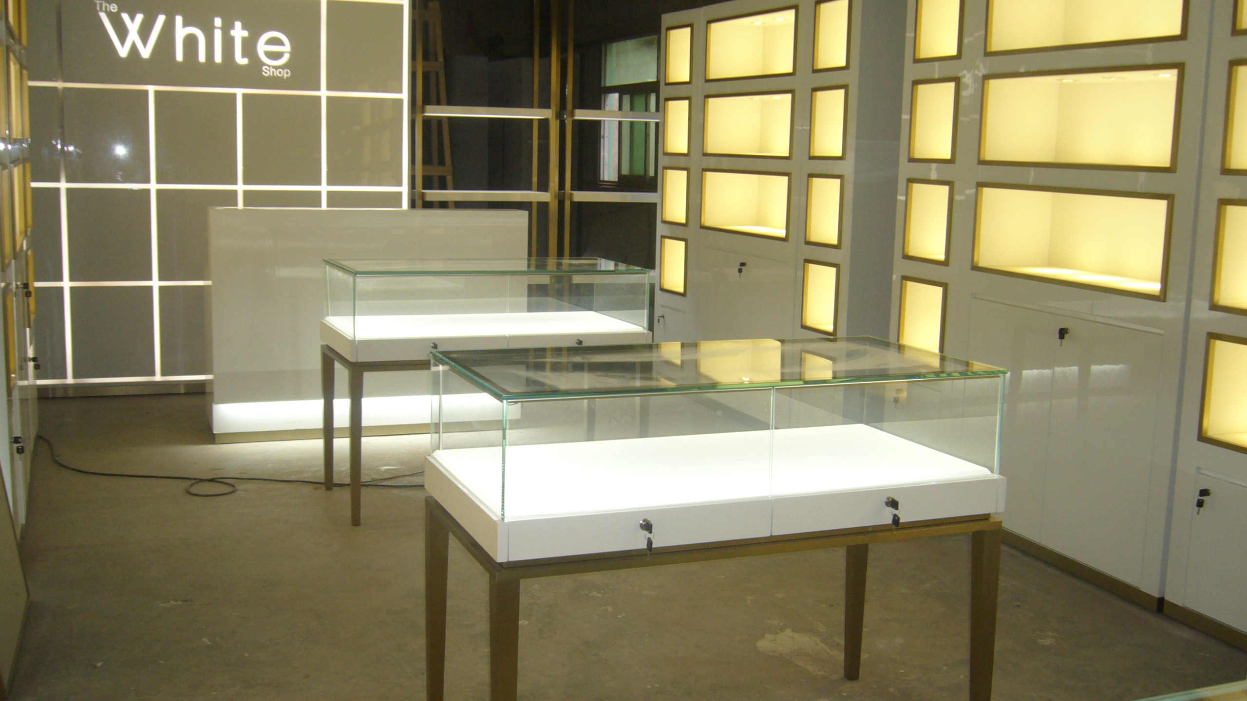 Customized Series Display Cabinet for Retail Store Design | Funroadisplay