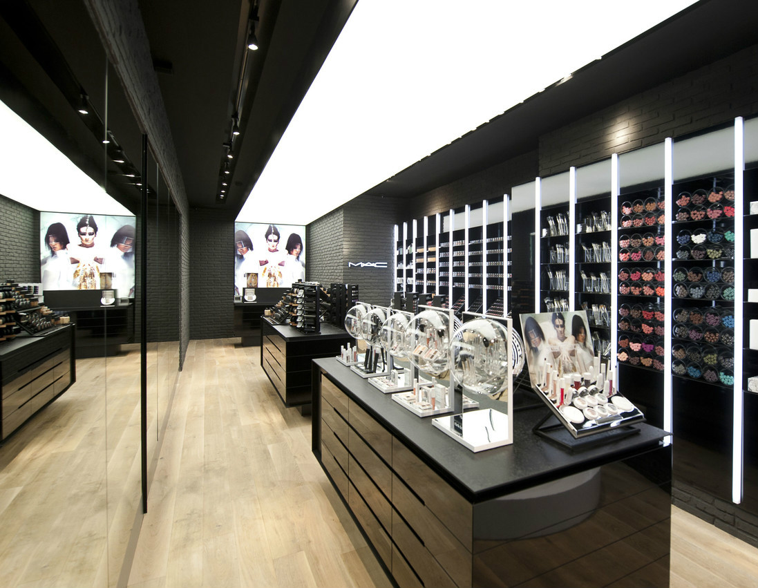 Wooden Cosmetic Showcase Counter for Makeup Shop Decor | Funroadisplay