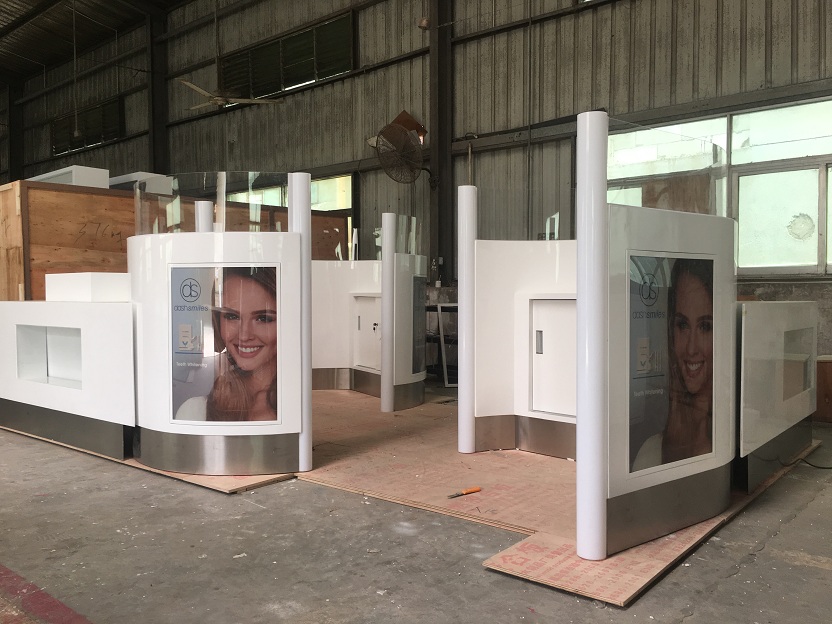 Customized Glass Cosmetic Showcase for Shopping Mall Display ...