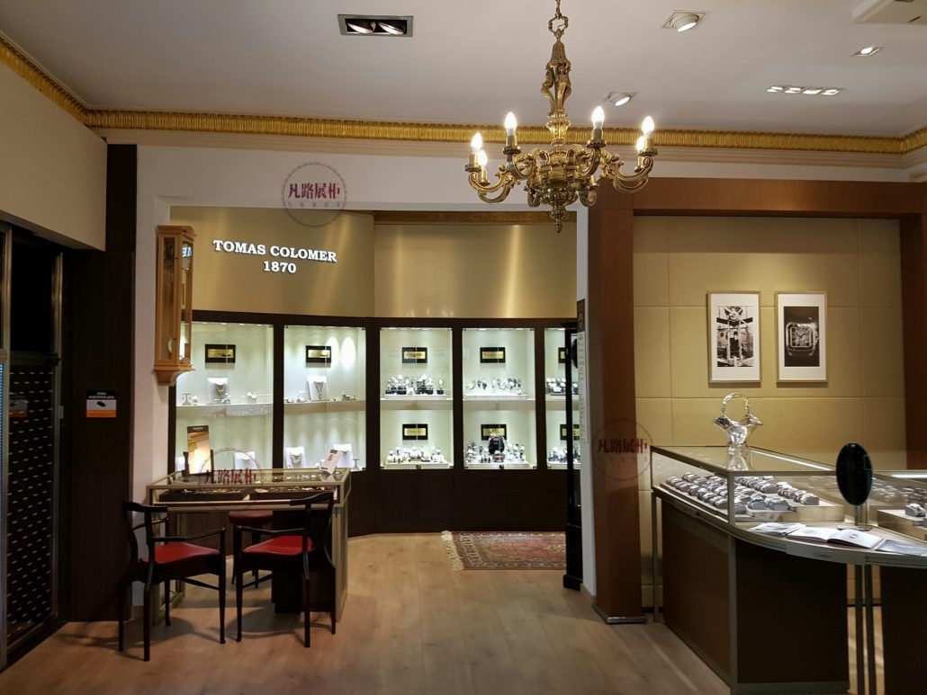 Latest Watch Display Showcase for Luxury Brand Store Decor | Funroadisplay