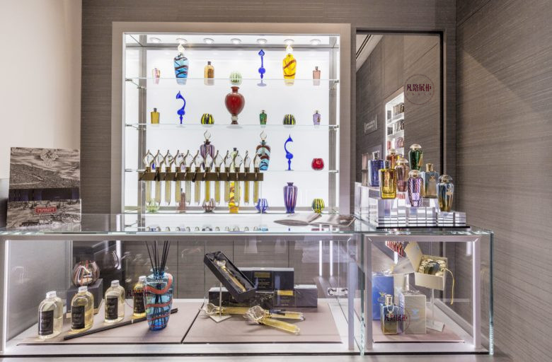 perfume shop interior design perfume shelf display | Funroadisplay