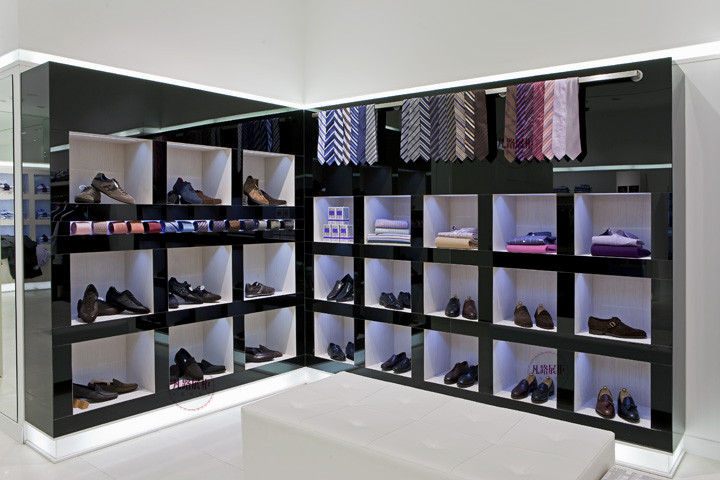 Retail For Men's Suit Showcase Case | Funroadisplay