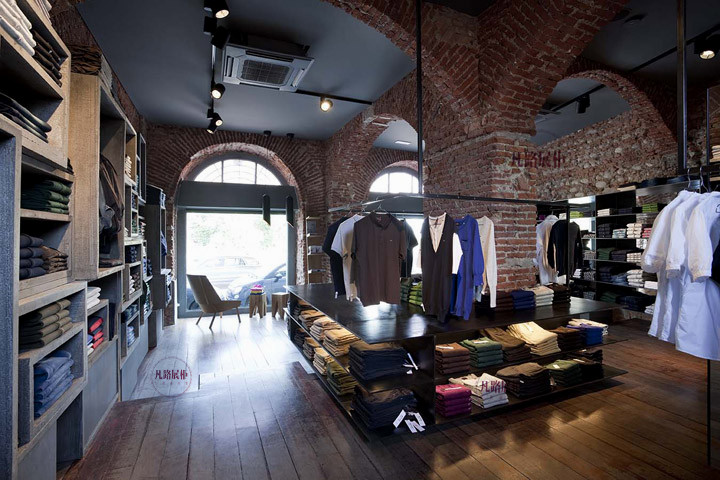 Retail Luxury Brand Clothing Showcase Case | Funroadisplay