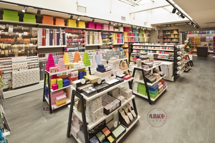 Showcase Case for Fashion Leisure Life Department Store