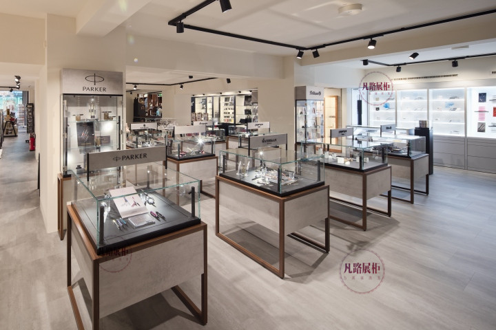 Showcase Case for Fashion Leisure Life Department Store